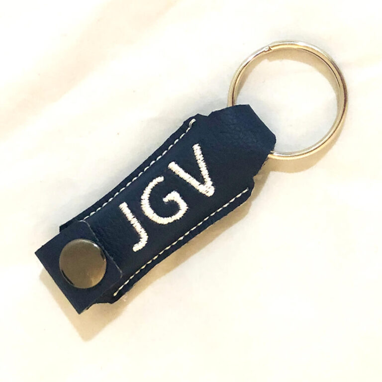 In-the-hoop USB stick holder keychain - Machine Embroidery Geek