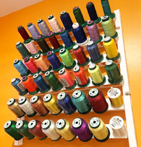 How to organize thread for sewing and machine embroidery